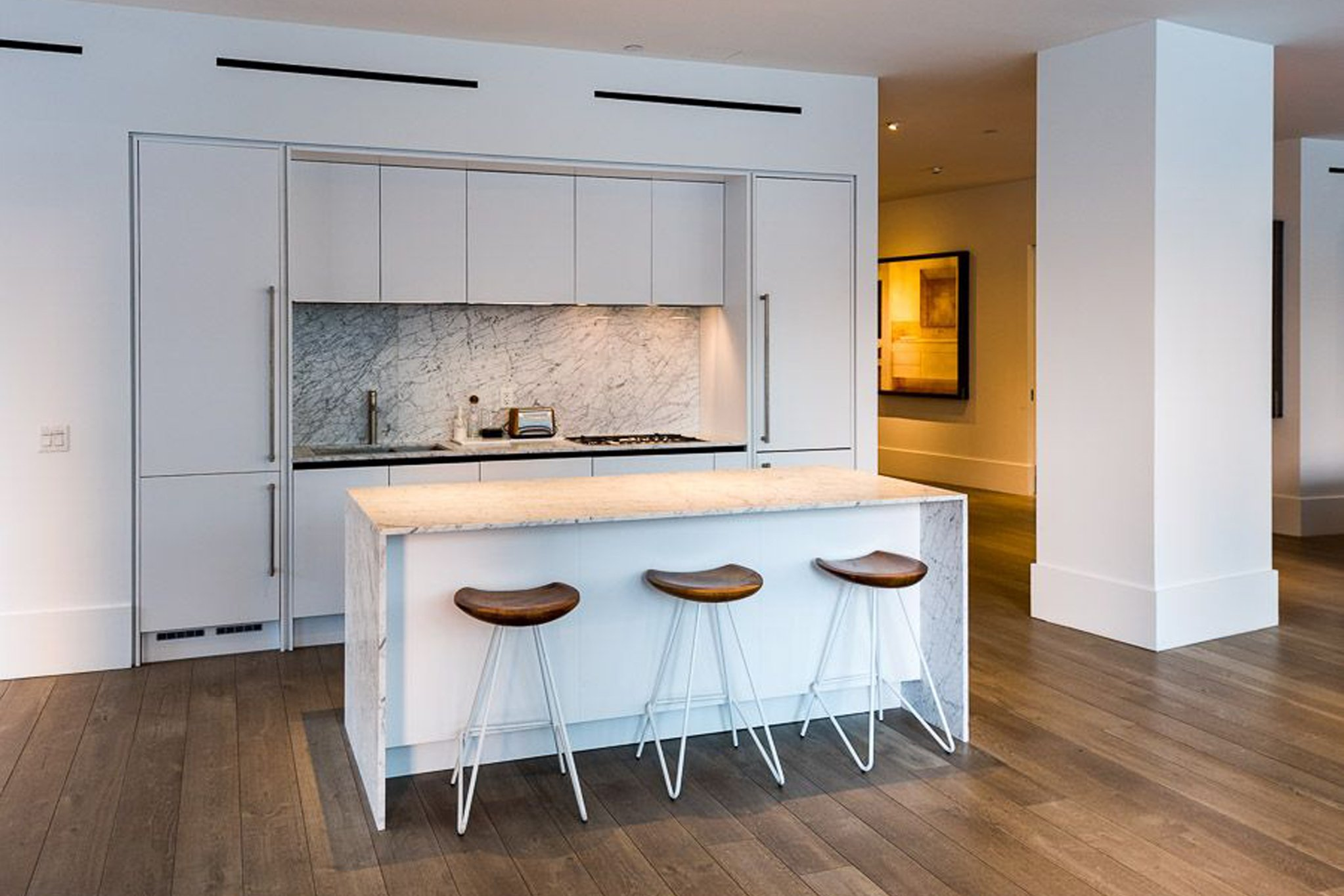 Bar & Counter Seating – FROM THE SOURCE